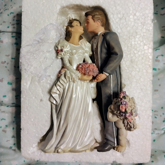 dreamsicle | Accents | Dreamsicles The Happy Couple Figure | Poshmark